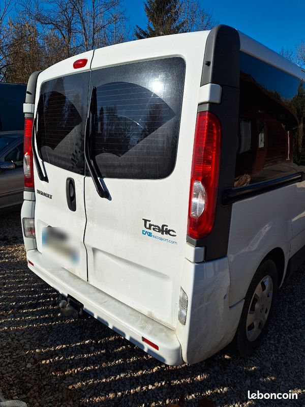 Renault trafic 2 2l 90 cv - Voitures
