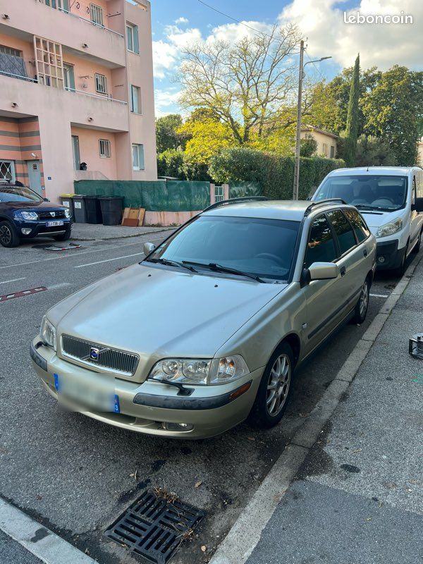 Volvo v40 2001 - Voitures
