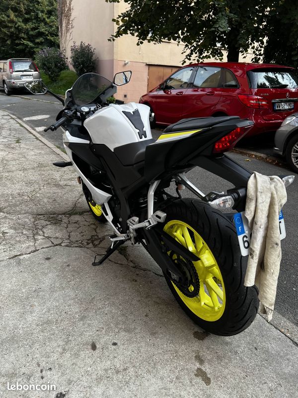 Yamaha yzf r125 - Motos