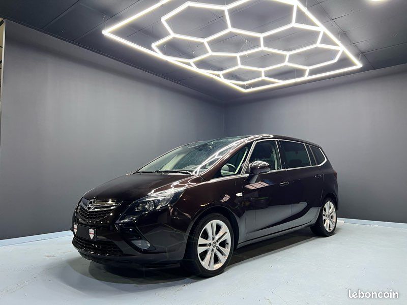 Stilvolle Opel Zafira C Tourer 20 Cdti Ebenbild