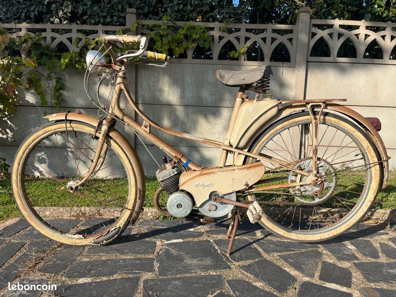 Motobecane Mobylette AV 33 - Motos