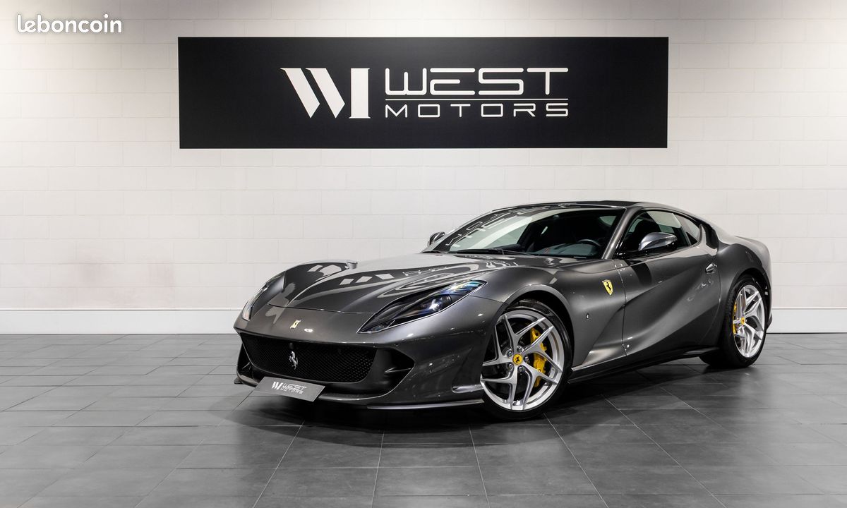 Ferrari 812 Superfast V12 800 – IMMAT FRANCE / Lift / Carbone / Display ...