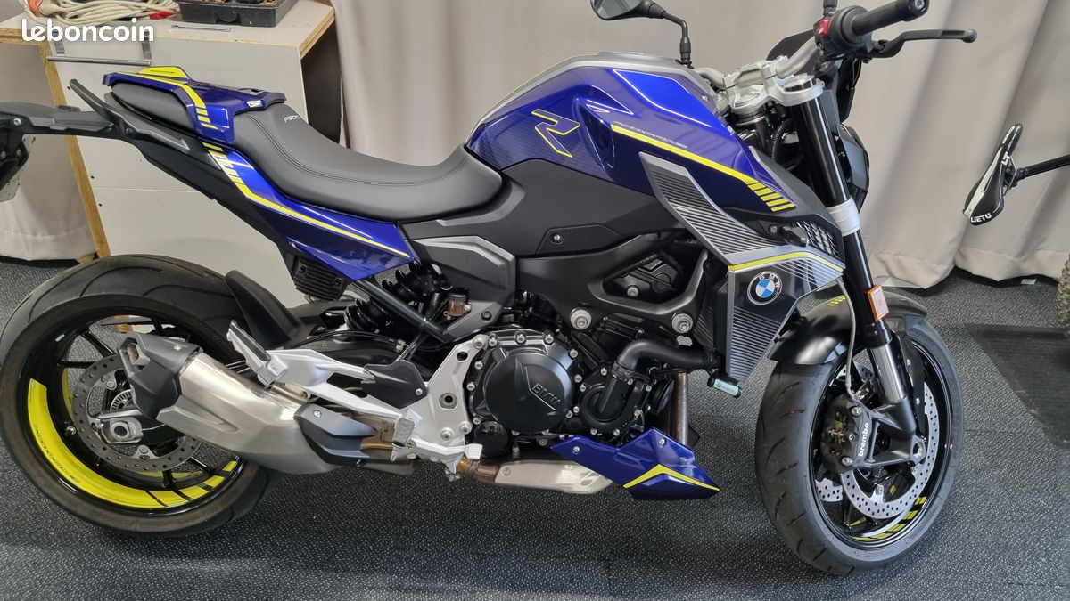 BMW F900 R Force ,édition limité A2 - Motos