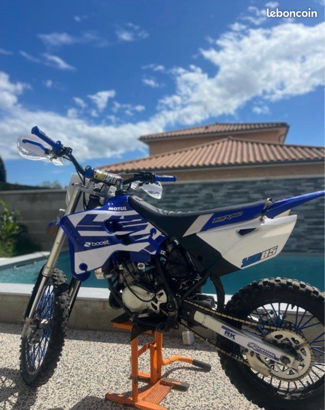 85 yz urgent - Motos