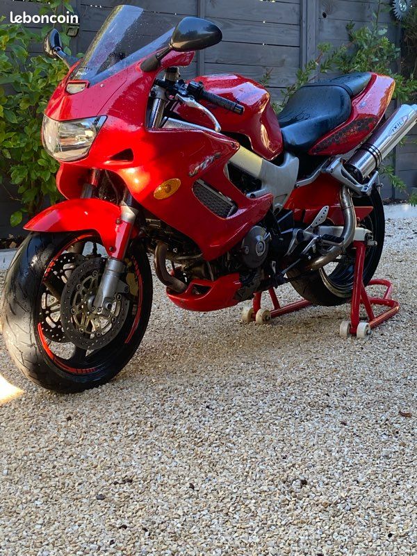 Échange 1000 vtr - Motos