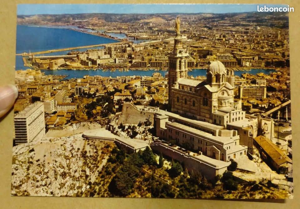 Carte postale Marseille Vue aérienne Basilique - Collection