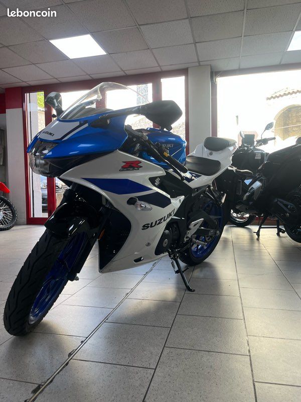 Gsxr 125 Suzuki - Motos