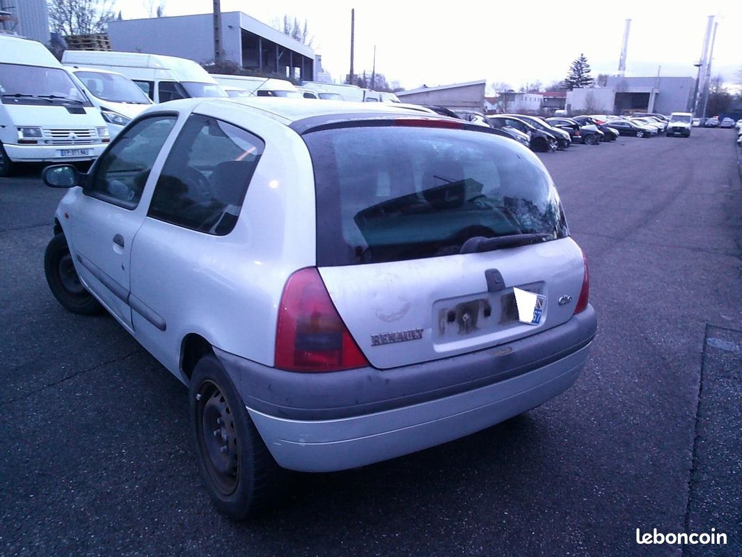 Renault Clio 2 Phase 1 1 2i 8v 1149 Cm3 D7f 726 2001 Équipement Auto