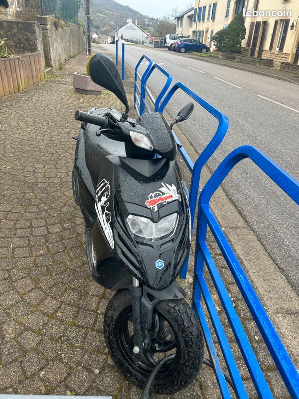Scooter piaggio 2t - Motos