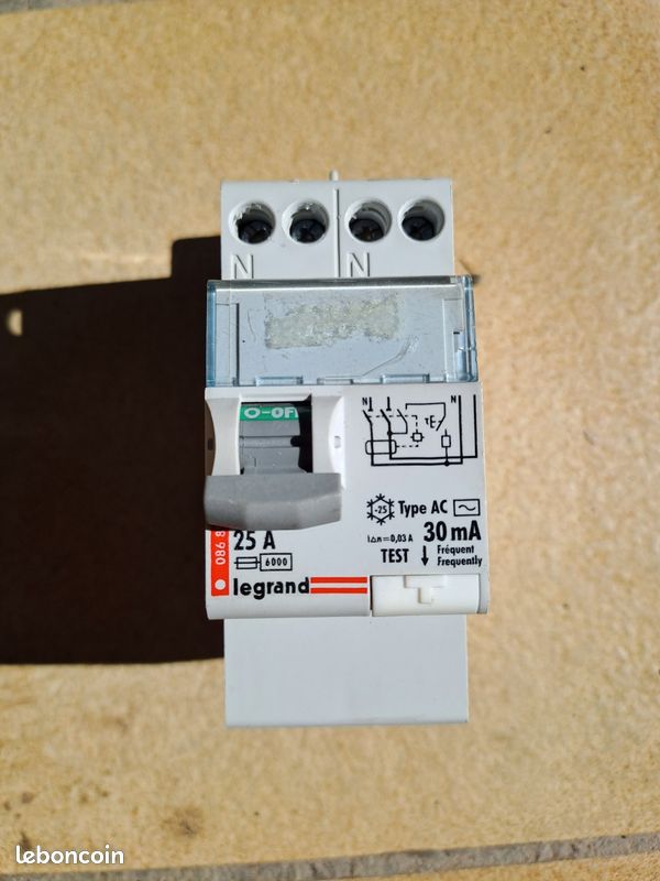 Inter. Diff. 25A type AC 30mA legrand - Bricolage