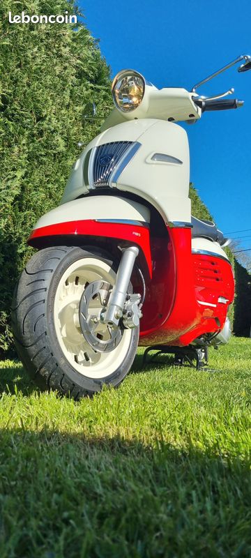 Scooter Peugeot Django sous garantie - Motos