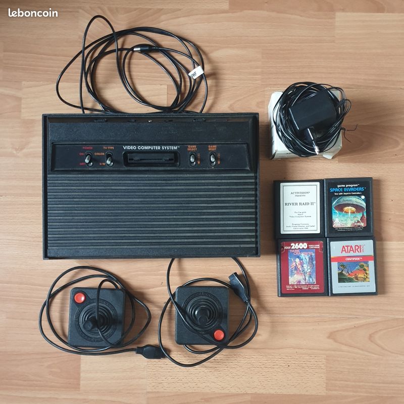 Console Atari 2600 et 4 jeux video - Consoles