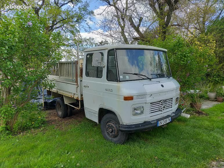 Camion mercedes 407 D - Utilitaires