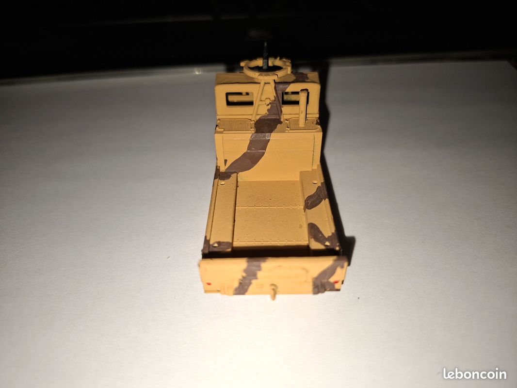 Modélisme - Modèle réduit - TANK - Décor ferroviaire - ROCO - DBGM ...