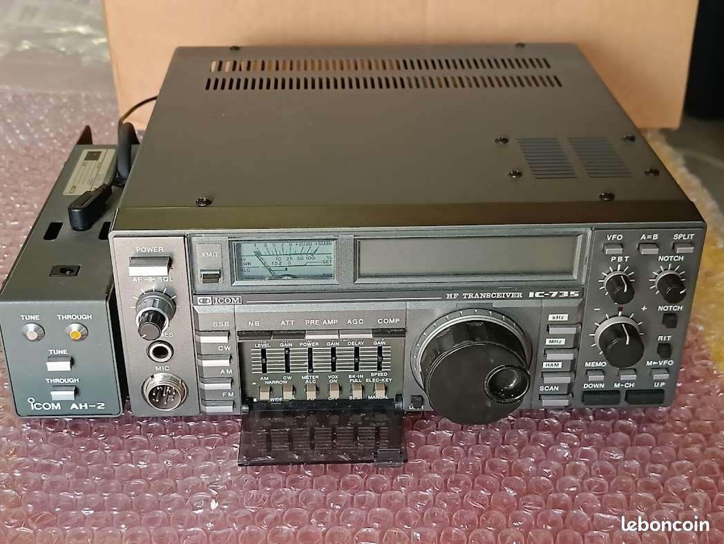 Émetteur / récepteur Icom 735 avec Tuner d'antenne auto digital Icom ...