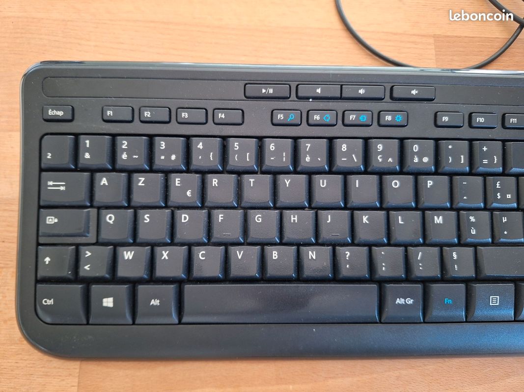Clavier filaire Microsoft wired Keybord 600 azerty - Accessoires ...