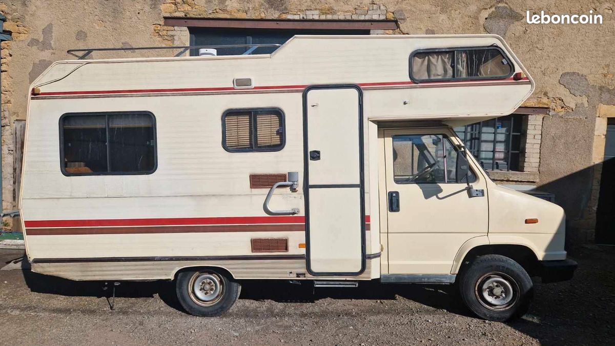 Camping car C25 5 places - Caravaning