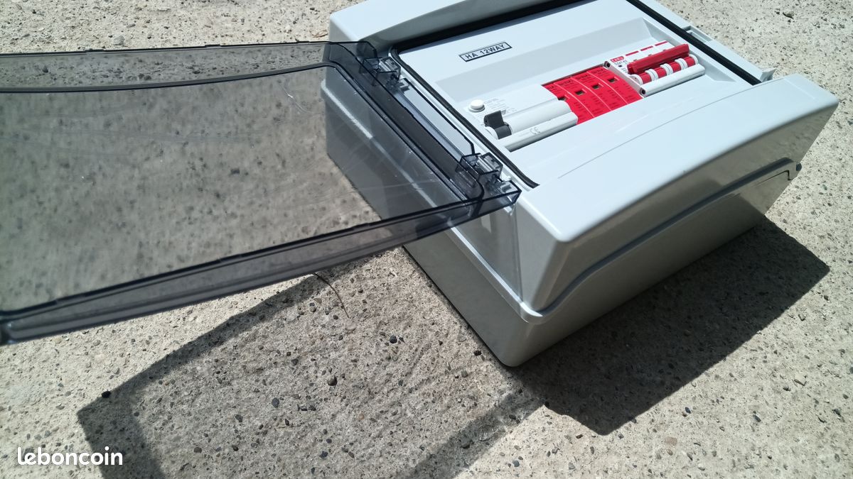 Coffret AC Triphasé tétrapolaire 9kWc assemblé en France, inter diff + parafoudres + disjoncteur ...