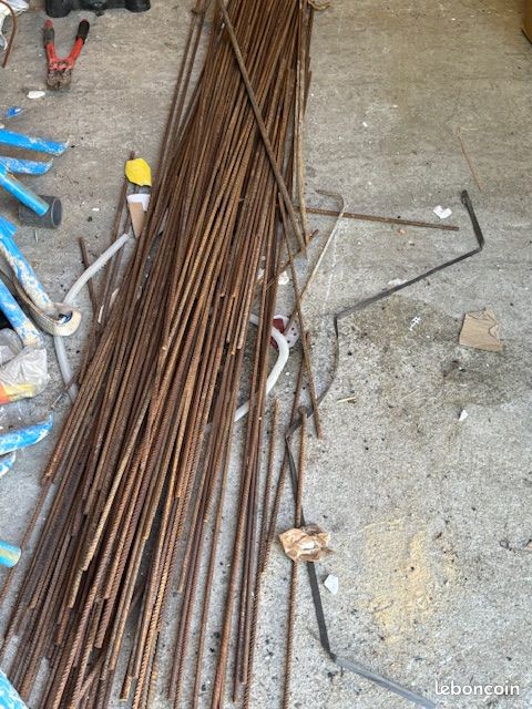 Fers a béton/ serres joints/ étais/ tréteaux - BTP - Chantier gros-oeuvre