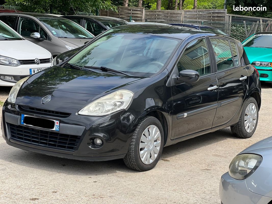 RENAULT Clio III 1l5 DCI 75 CH 2011 Révisé - Voitures