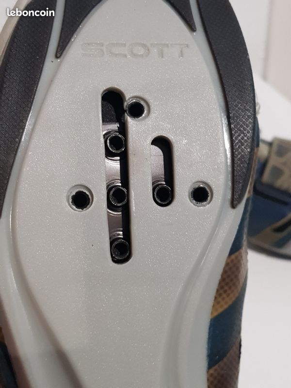 Chaussures vélo SCOTT . Voir photos du problème. 42 - Équipements vélos