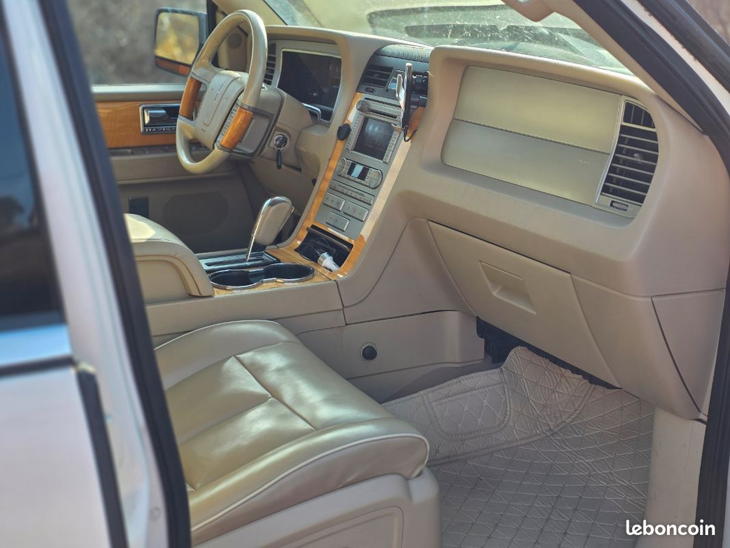 Lincoln Navigator v8 4x4 - Voitures