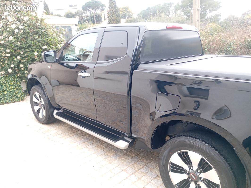Isuzu dmax n60F space cabine - Voitures