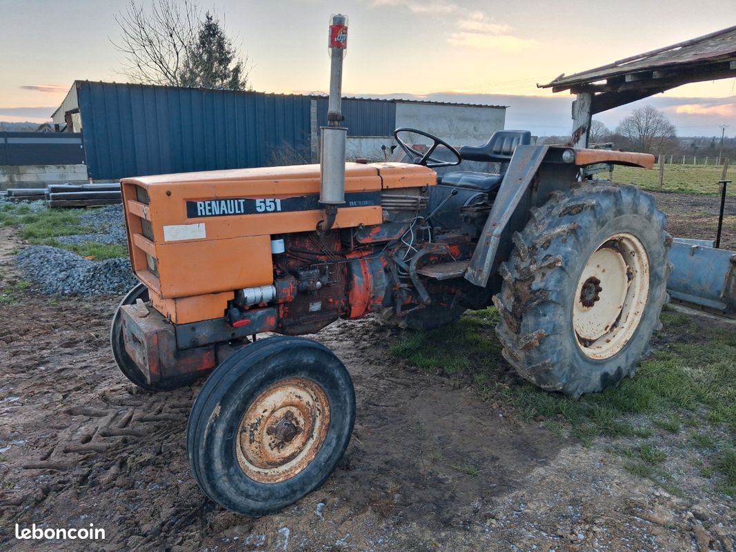 Tracteur Renault 551 - Tracteurs