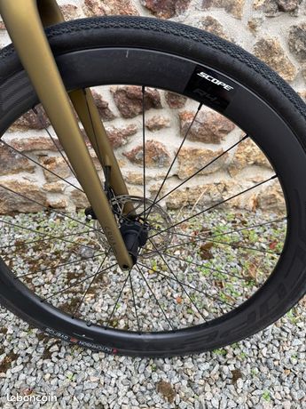 Roue carbone d'occasion - Équipements vélos - leboncoin