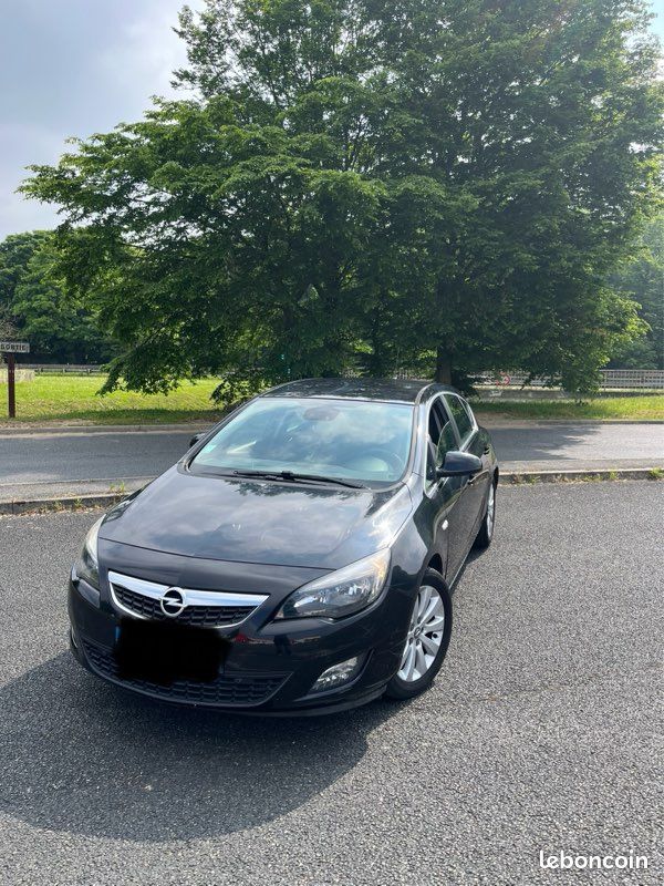 Opel Astra - Voitures