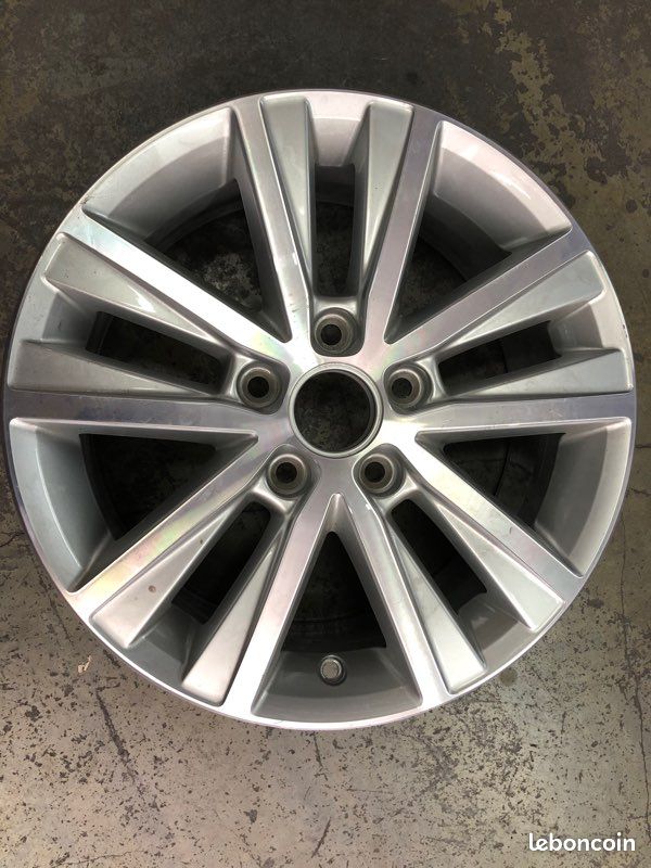 Une jante Volkswagen - Équipement auto