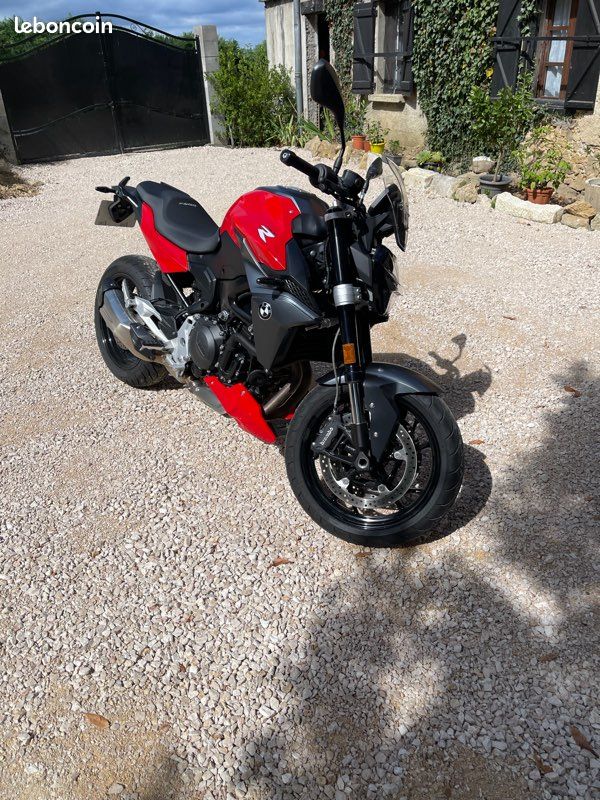 BMW F900 R – Première main – A2 – Nombreuses options - Motos