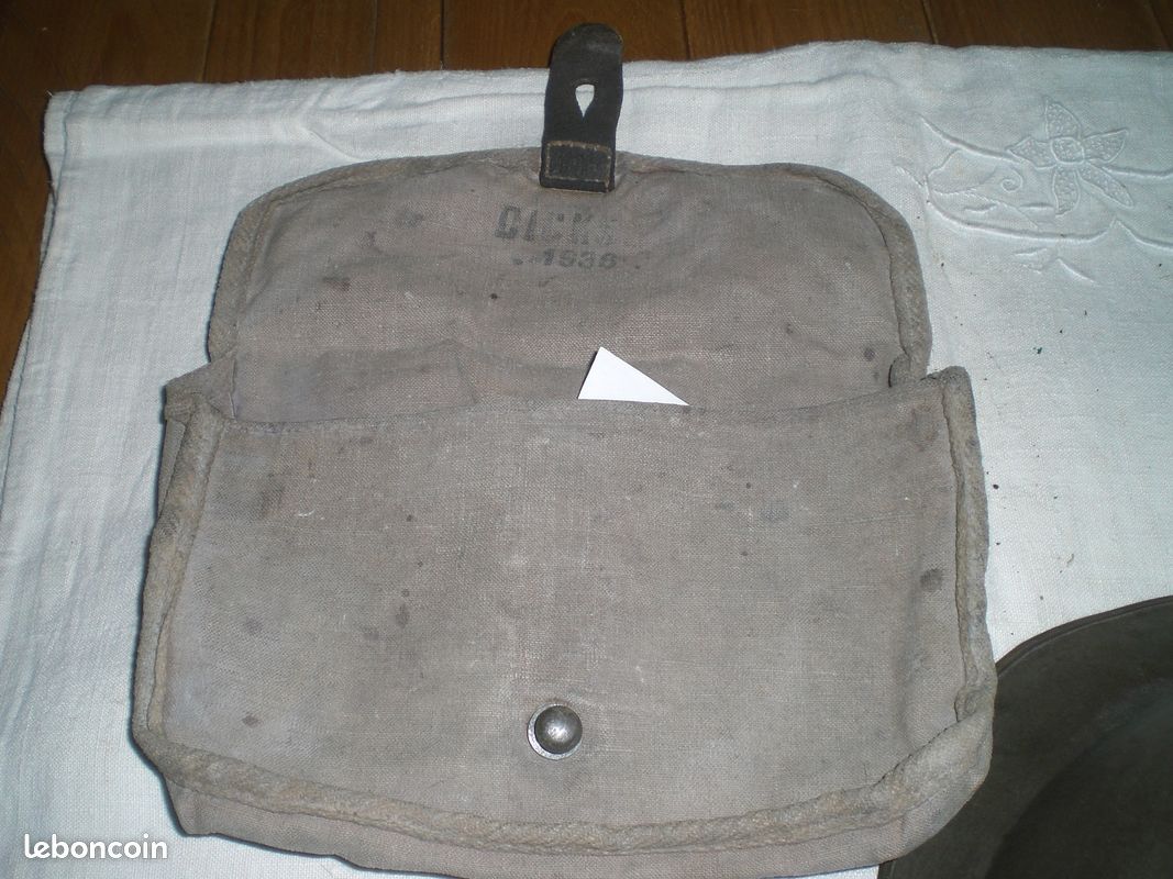 Militaria casque WW2 et pochette Dickson - Collection