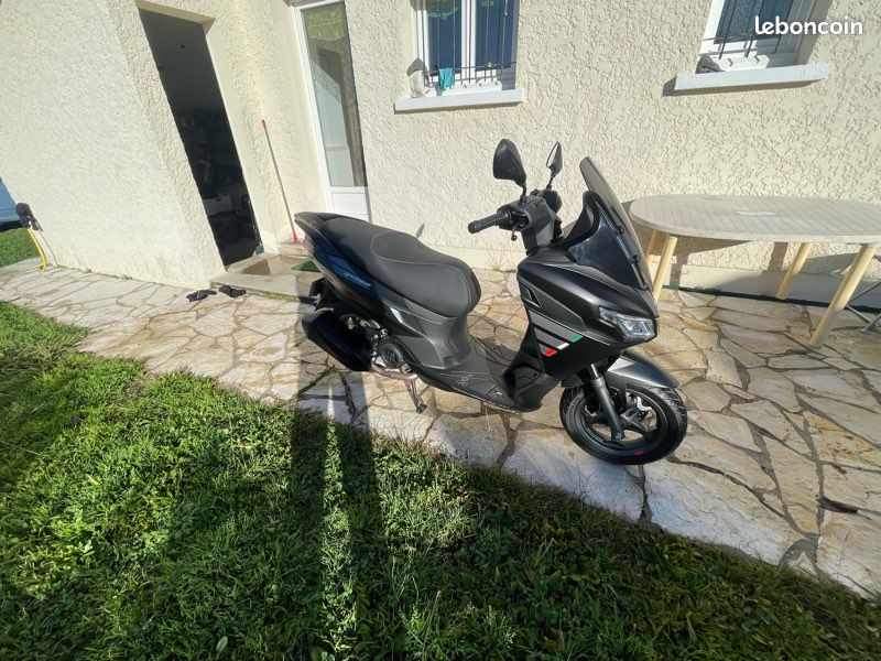 Aprillia 50 SXR NEUF - Motos