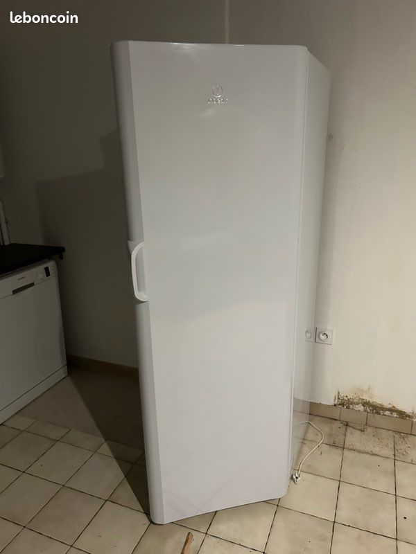 Frigo grande capacité parfait état - Électroménager