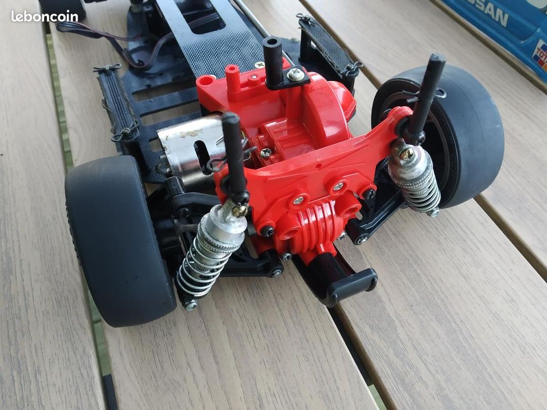 Tamiya vintage RC 1/10 TA02 + options, CALSONIC NISSAN SKYLINE GT-R R32 - Modélisme