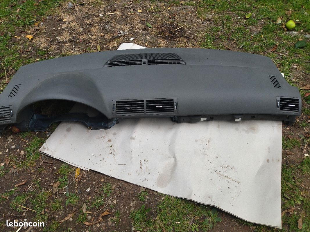 Tableau de bord Audi A4 b6 - Équipement auto