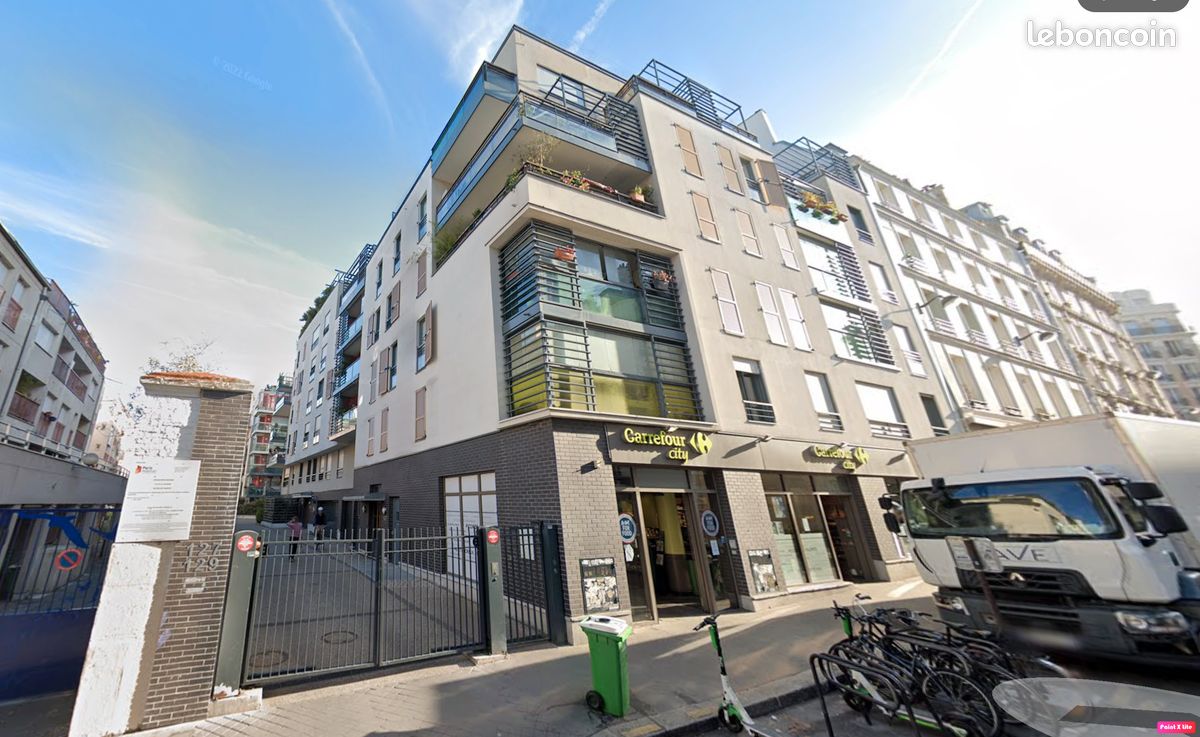 Grand parking de 14m2 vidéo-surveillé - Locations