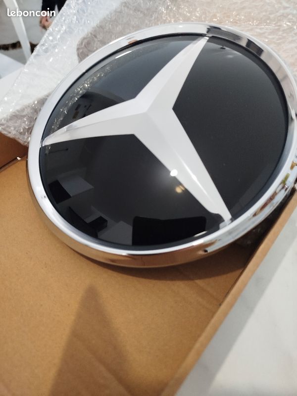 Logo calandre Mercedes - Équipement auto