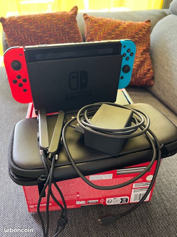 Nintendo Switch 1 V2 - Consoles