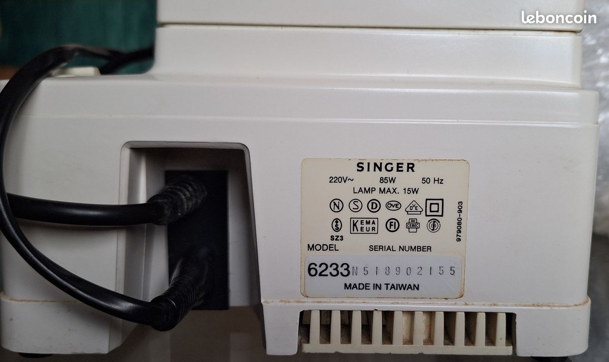 Machine à coudre électrique SINGER SERENADE + Capot de protection. Pour ...