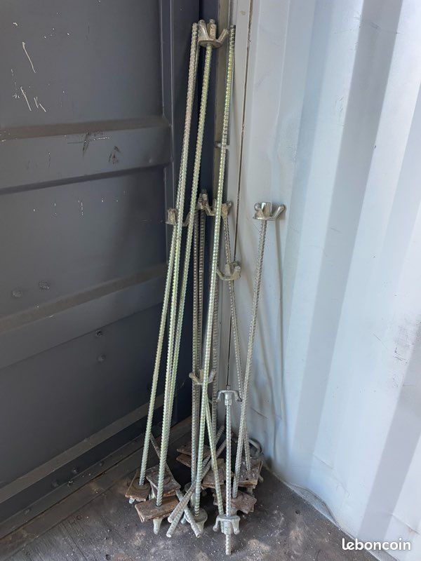 Tige filetée avec platine et papillon - BTP - Chantier gros-oeuvre