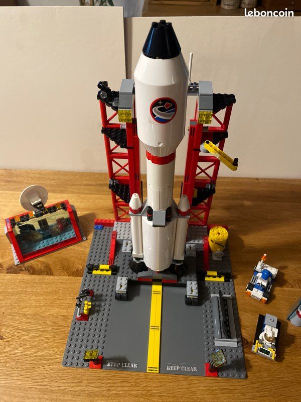 Lego city base lancement de fusée 3368 - Jeux & Jouets