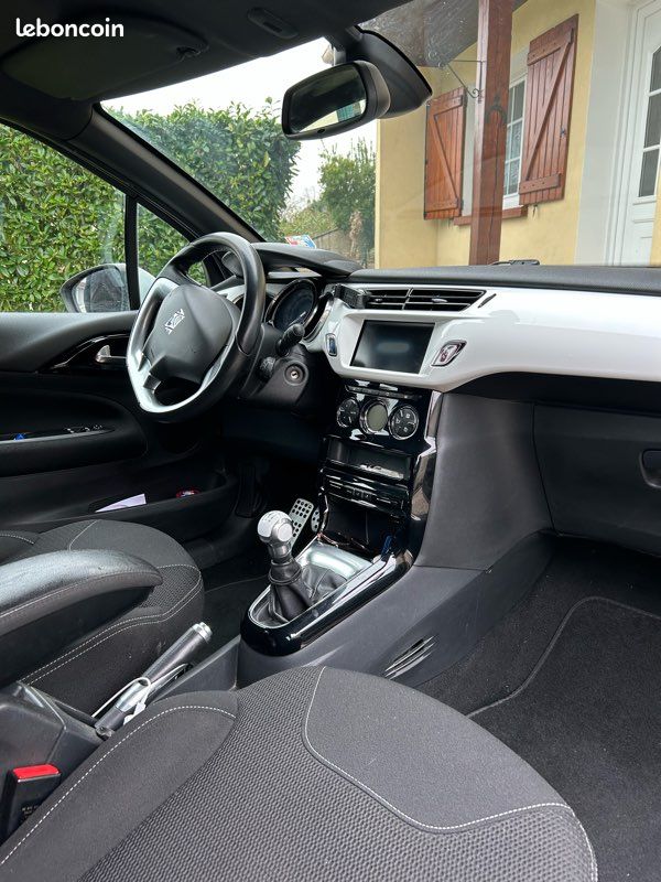 DS3 Blue HDI 100ch Exécutive 2015 - Voitures