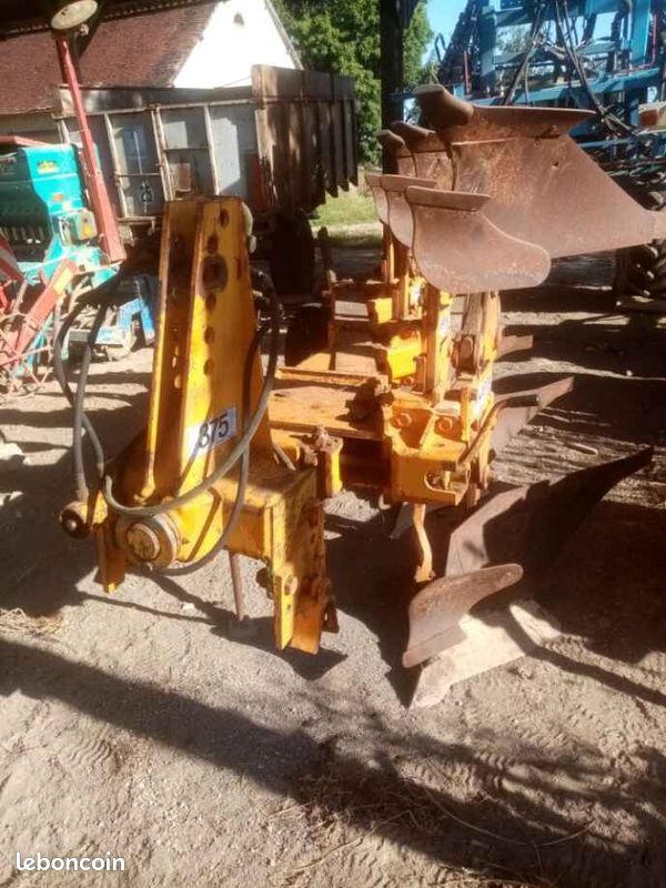 Charrue/Brabant HUARD 375 3 corps... - Matériel agricole