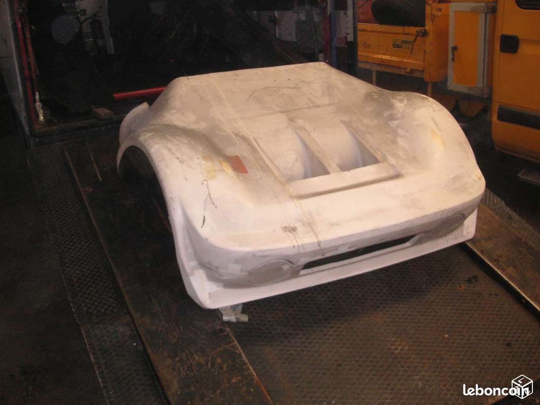 Capot avant STRAKIT SK9 - Équipement auto