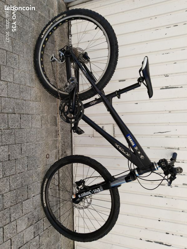 VTT Dirt Jumper Très bon état fourche Marzocchi Dirt Jumper freins ...