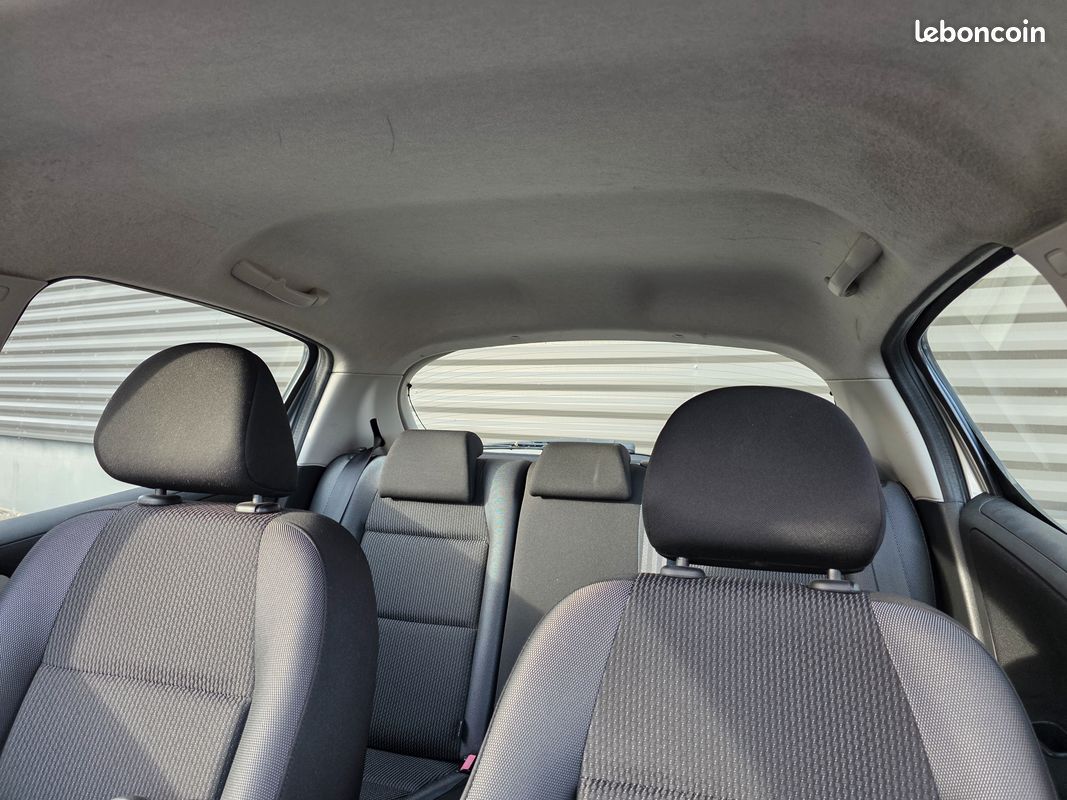PEUGEOT 207 1.4l 75ch 5 portes - Voitures