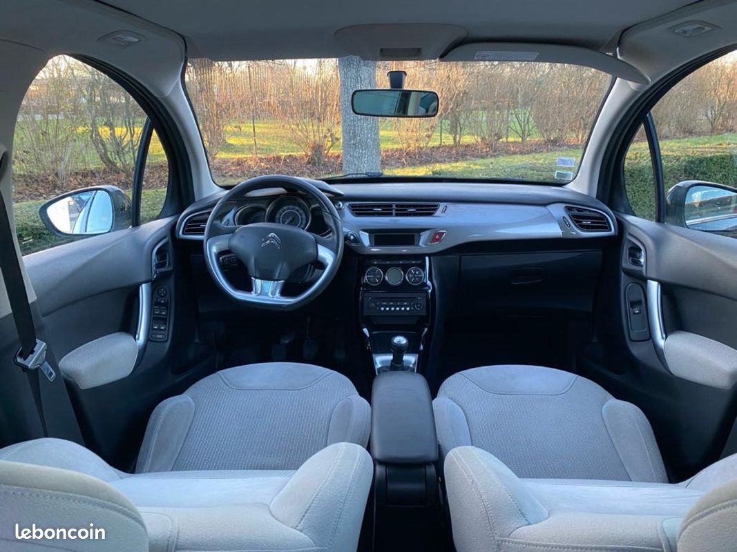 Jolie Citroën C3 1.4 VTI 95ch Finition Exclusive - Voitures