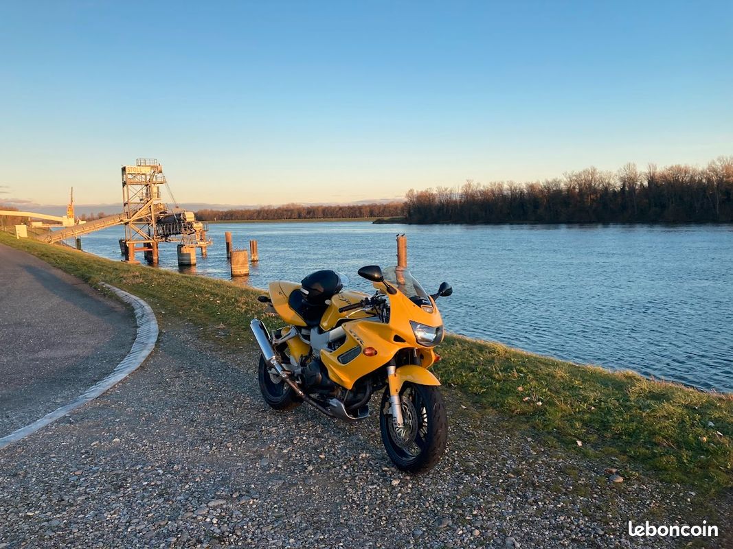 Honda VTR 1000 - Motos